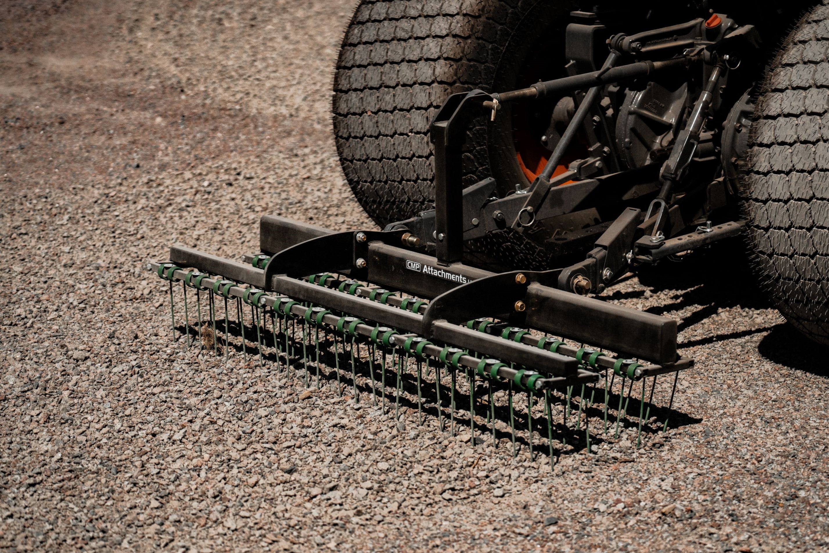 Strongway Acreage Rake vs dethatcher such as Agri-Fab 48" | Green ...